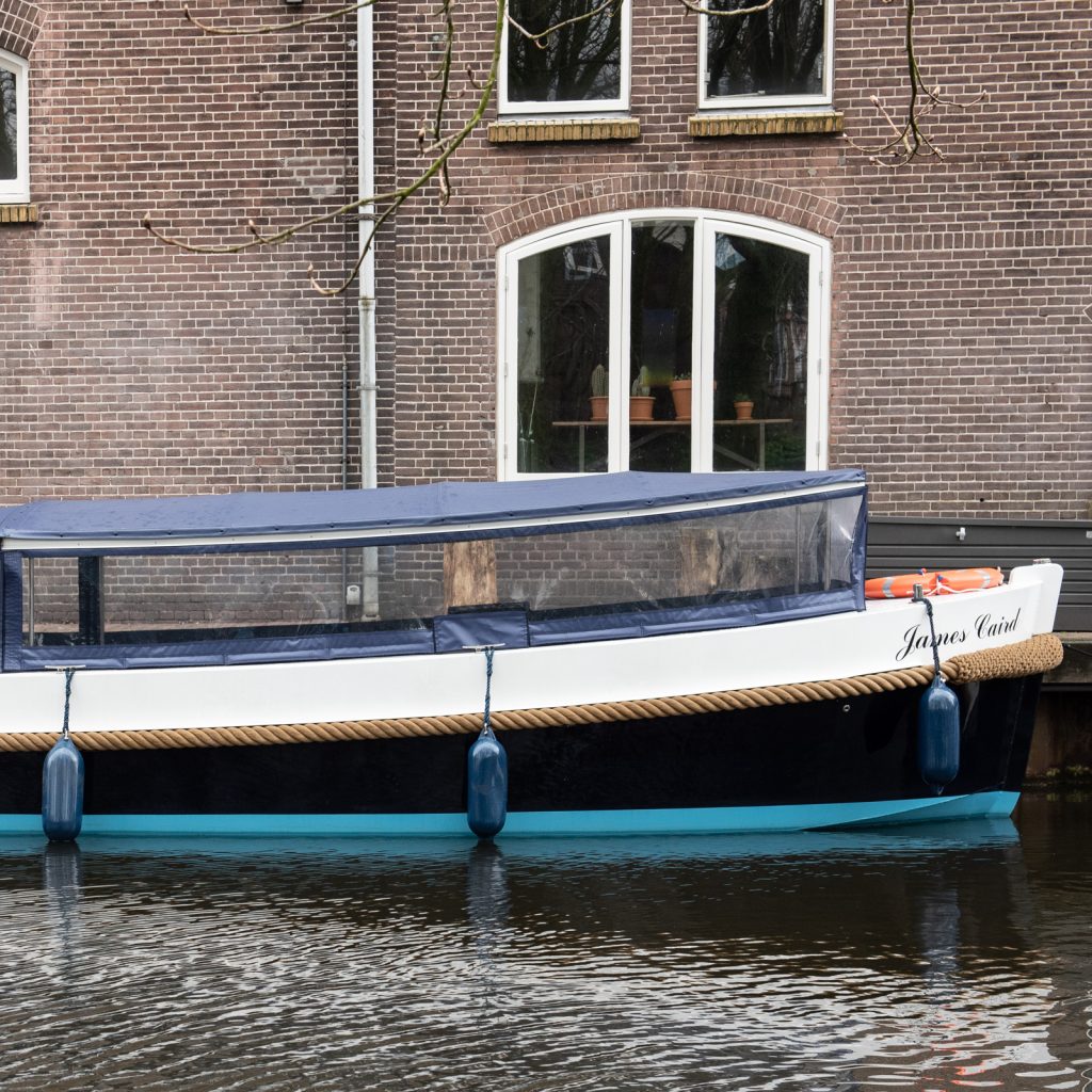 Vrijdagmiddagborrel op boot in Utrecht - Huur een sloep mét schipper!