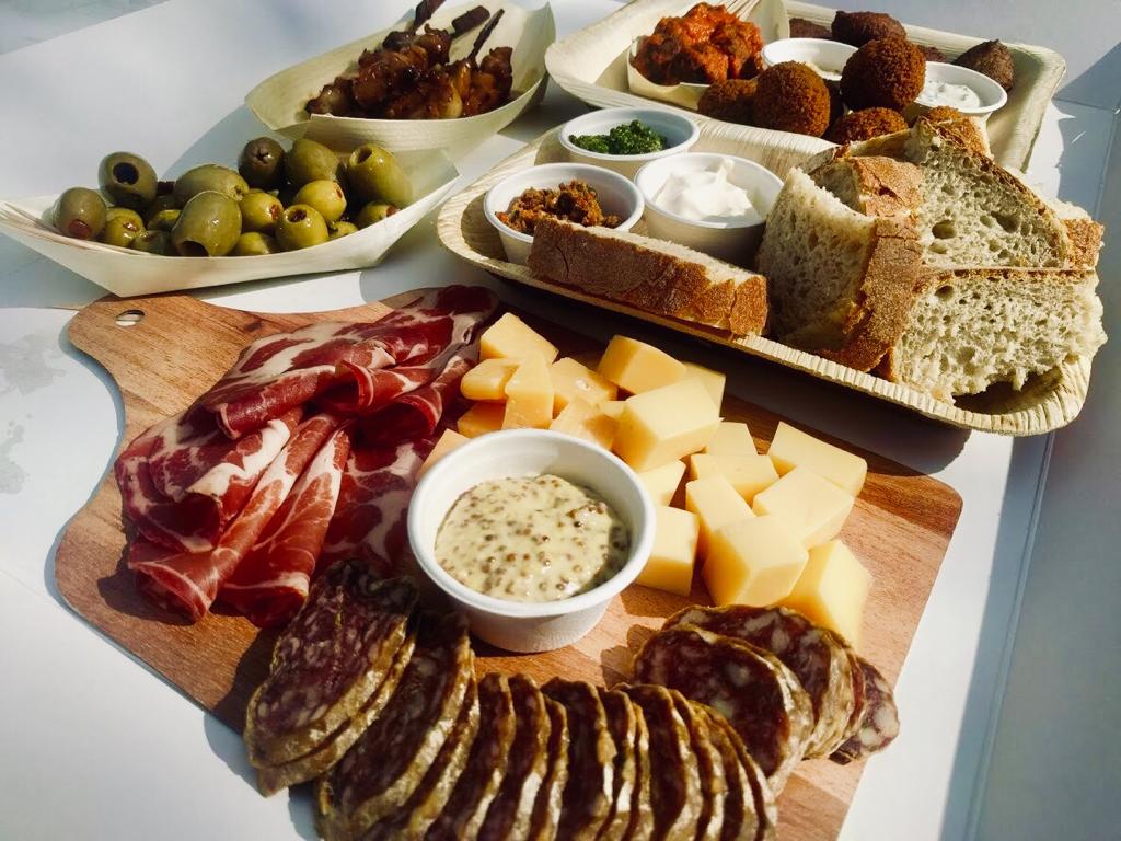 Varen & Borrel arrangement - Sloep Huren Utrecht